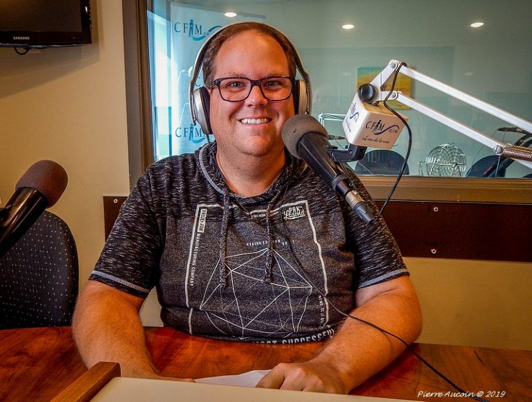 "Islands on the air": Jonathan Patton quitte son siège d'animateur ...