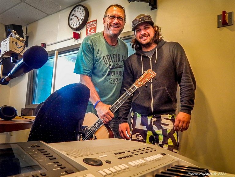 Denis Boudreau chante chez lui ! - CFIM